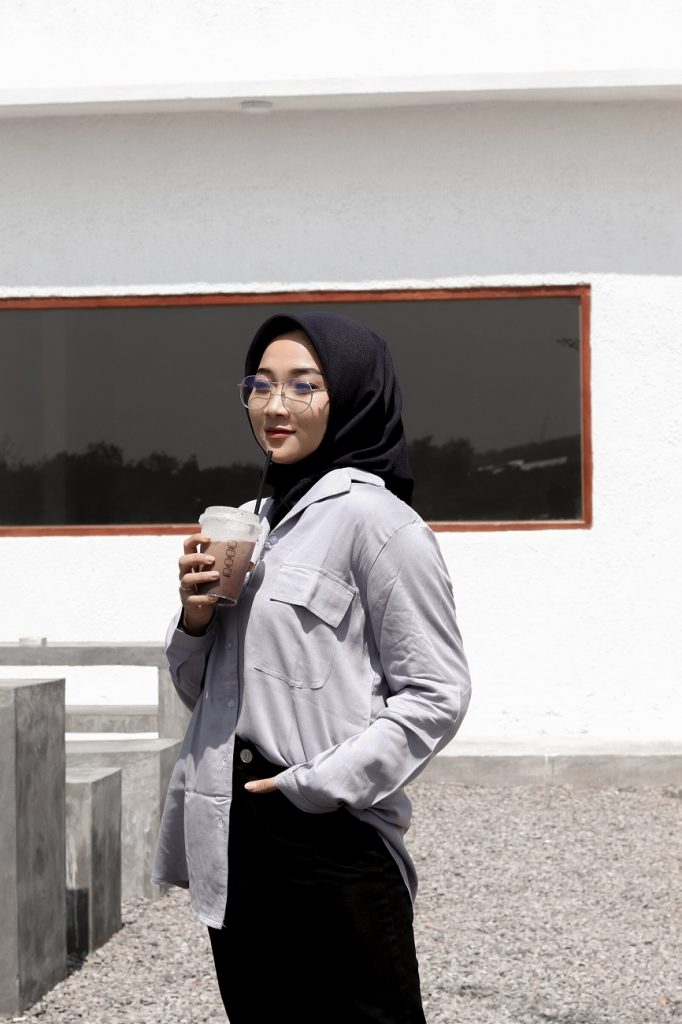 Inspirasi Gaya Hijab Casual yang Simple dan Stylish – Amigo Group