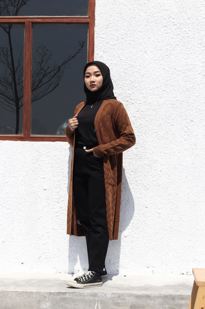 Inspirasi Gaya Hijab Casual yang Simple dan Stylish – Amigo Group