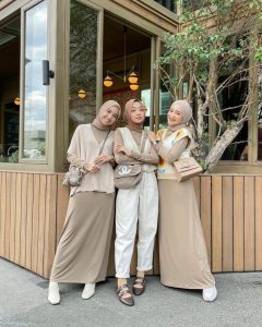 8 Ide Dresscode Bukber yang Kompak dan Keren bersama Bestie – Amigo Group