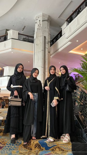8 Ide Dresscode Bukber yang Kompak dan Keren bersama Bestie – Amigo Group