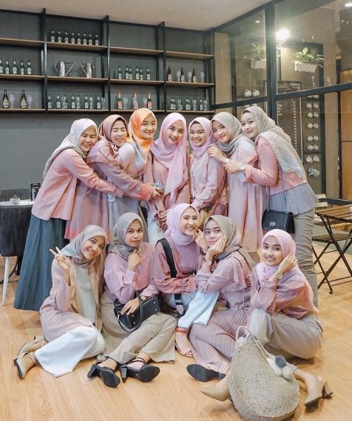 8 Ide Dresscode Bukber yang Kompak dan Keren bersama Bestie – Amigo Group